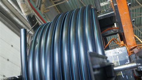 롤 스레딩 코일 파이프 플라스틱 수도관 공장의 제조 물과 기압을 사용하여 공작 기계에 플라스틱 튜브를 만드는 과정 0명에 대한