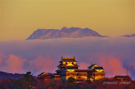石鎚連山と松山城の夕景 0312 GANREF