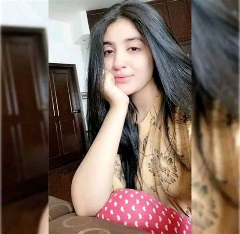 یونیورسٹی اینڈ کالج کی لڑکیاں Facebook