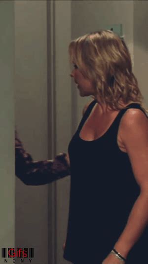 Logicuk Lesbian Kiss