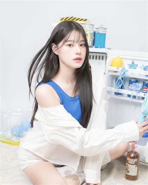 Blue Refrigerator 리브리에스튜디오