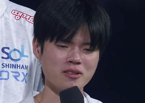Drx击败t1夺冠，deft开心落泪，faker低头沮丧，辅助哭成泪人财经头条