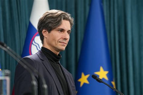 Luka Mesec Po Golobovem Ukoru Zame Je Tukaj Vprašanje Ali Se Z Manj