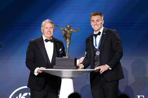 Oregon Ducks Bo Nix Wins Campbell Trophy