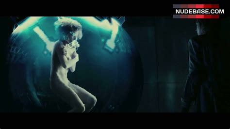 Milla Jovovich Nude In Underwater Resident Evil Extinction Nudebase Com