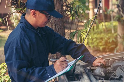 자동차 모바일 센터의 정비사 자동차 서비스 자동차 차고 기술자 워크샵 수리 엔진 자동차 서비스 기계 엔지니어링 사업 자동차