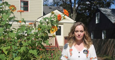 ລາຍການກະຈາຍສຽງຂອງວີໂອເອລາວ ຊາວຢູເຄຣນ ໃນເມືອງຊູມີ ຫາຄວາມປົກກະຕິ ໃນລະຫວ່າງການຍິງໂຈມຕີຂອງຣັດເຊຍ