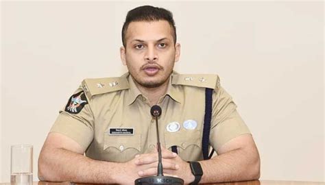 రాష్ట్ర పోలీస్ శాఖలో పెను సంచలనం Ips సిద్ధార్థ్‌ కౌశల్‌ రాజీనామా
