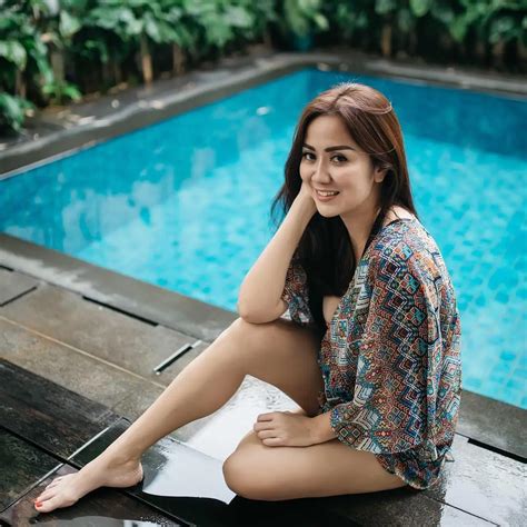 Tante Ernie Seksi Pakai Bikini Vicky Prasetyo Kirim Rayuan Maut