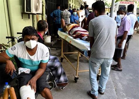 ඖෂධ හිඟය තවත් උග්‍ර වෙයි තුවාලයකට ප්‍රතිකාර කරන්න රෝහල් වල ප්‍රතිජීවක වේදනා නාශක හෝ කපු