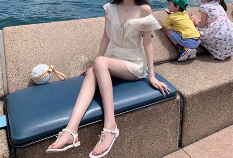 2color 프릴 러플 미니 원피스 쉬폰 미니 원피스 꽃잎 가득 원피스 로맨틱 데이트룩 휴양지 바캉스룩 청순 글램 페미닌 원피스 고급스러운 에이블리