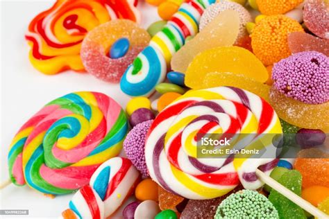 다채로운 막대 사탕과 다른 색 사탕 라운드 최고의 볼 수 있습니다 0명에 대한 스톡 사진 및 기타 이미지 0명 개체 그룹 과일 Istock