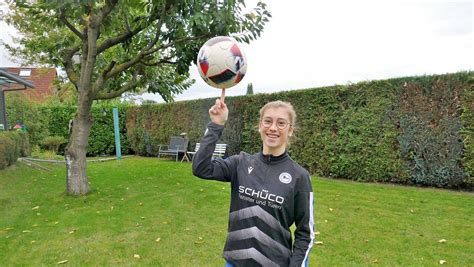 16 Jährige Arminia Spielerin Zeigt Ihr Fußball Talent Bald Im Tv Nwde