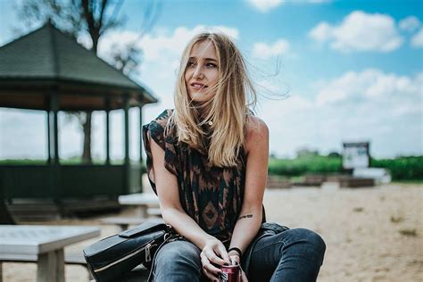 Blond Kvinna Avkopplande Koks Stubbe Strand Skön Kan Piqsels