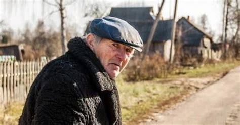 Никой няма нужда от него Днес той празнува 85 ия си рожден ден но синът и дъщеря му не дойдоха