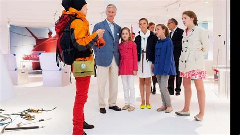 Príncipes Philippe E Elisabeth Conferem Exposição