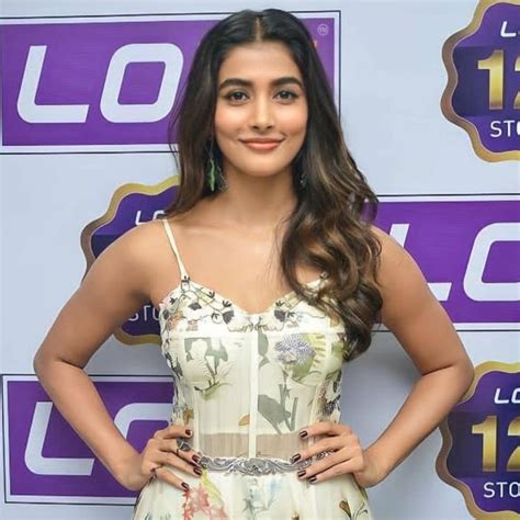 Pin On Pooja Hegde