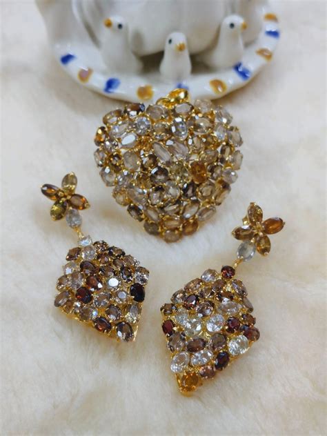 វិចិត្រណា វិចិត្រណា អលង្ការត្បូងធម្មជាតិ