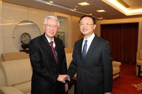 杨洁篪部长会见菲律宾驻华大使民尼迪托