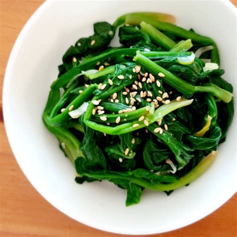 제철이라 달달한 시금치무침