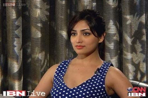 Watch Yami Gautam Talks About India S First Online Fashion Week News