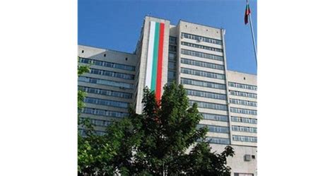 Лекарите във ВМА Няма опасност за живота на полицаите единият може да загуби ръката си