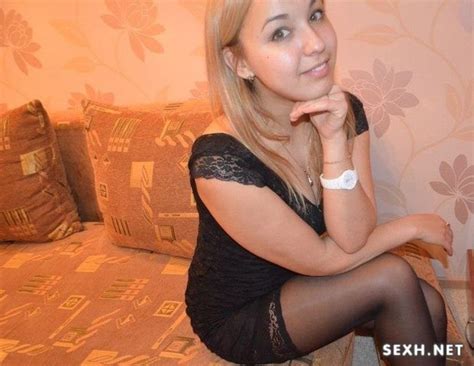 Симпатичные дамы обнажили промежность Pic