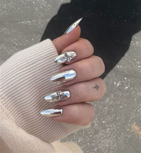 10 Dark Feminine Nail Looks To Try This Winter Who What Wear