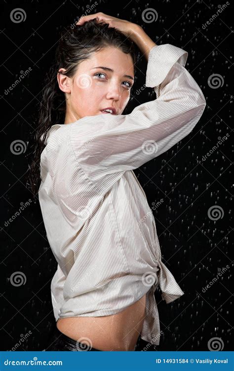 Fille Humide Sous La Pluie Photo Stock Image Du Personne