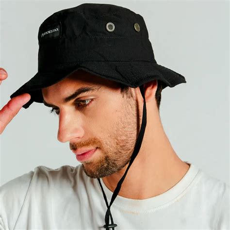 12 Rekomendasi Topi Pria Keren Model Terbaru 2024