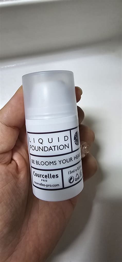 기존에 사용하던 제품이에요 단독보다는 사용하던 파운데이션과 섞어서 사용하면 좋아요