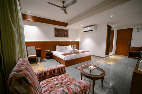 The Ramvilas A Rooftop Lake View Hotel In Udaipur 𝗕𝗢𝗢𝗞 Udaipur Hotel