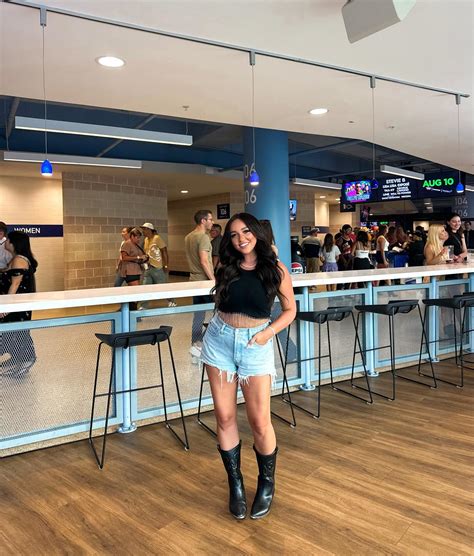 A L E X A W I L L I A M S Alexawilliams • Instagram Photos And Videos