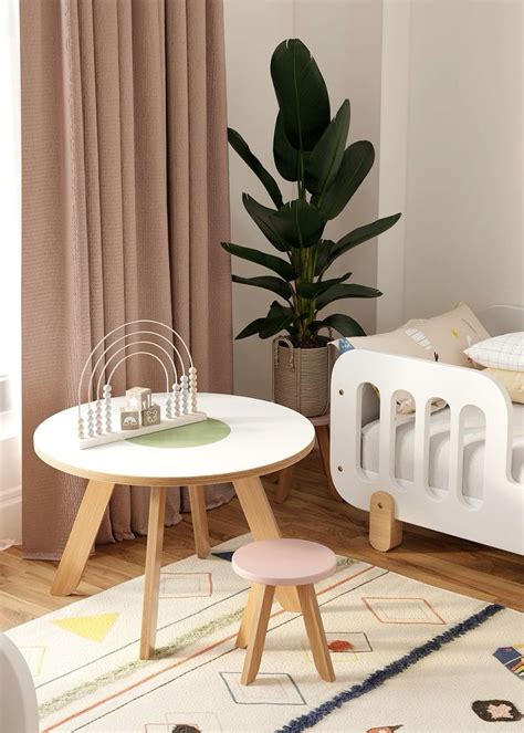 Стол в детскую комнату для дошкольника