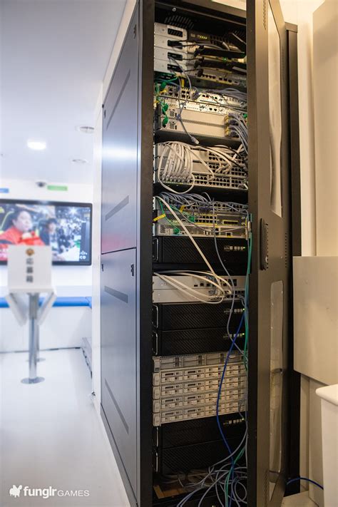 シスコシステムズにインタビュー第 回YUBIWAZA CUPにブース出展してたCISCOのブースで次世代高速無線Wi Fi IEEE ax 体験取材 Saiga NAK