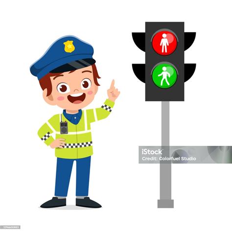 경찰 유니폼을 입고 교통 램프 옆에 서 행복한 귀여운 어린 소년 경찰관에 대한 스톡 벡터 아트 및 기타 이미지 경찰관 감시 군 보안관 Istock