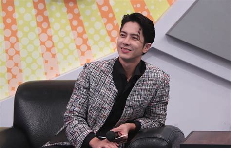 山下智久「0偽裝」現身士林夜市！ 射氣球背影帥到像拍電影 Ettoday星光雲 Ettoday新聞雲