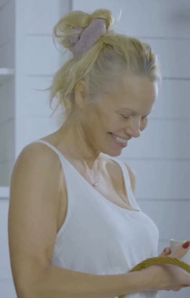 Pamela Anderson Is Seen With Graying Hair After Bleaching It Her Whole Life Amazingly