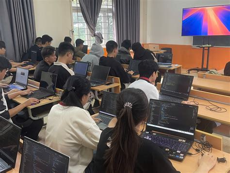 Học Vuejs Qua Dự án Crud Tại Fpt Polytechnic Tây Nguyên Chuyển Producthtml Thành ứng Dụng