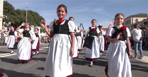 세계 최대 맥주 축제 옥토버페스트 개막전통의상 퍼레이드 열려