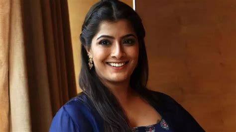 Varalakshmi Sarathkumar సమంత ఫైటర్‌ త్వరలోనే Varalakshmi