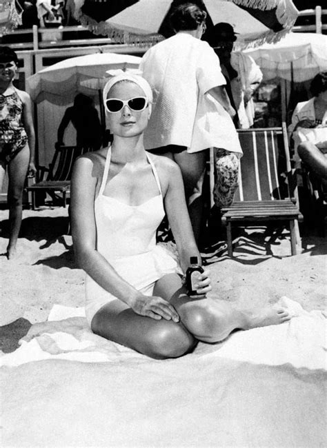 6 Ways To Dress Like A Classic Hollywood Actress On Your Summer