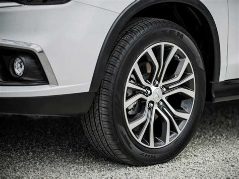 La Auto Show 2015 Mitsubishi Outlander Sport Update Launched Images