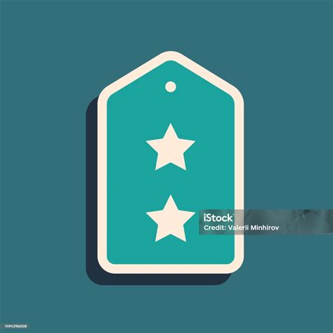 녹색 배경에 격리 된 녹색 군사 순위 아이콘 군사 배지 기호 긴 그림자 스타일 벡터 갈매기표 수장에 대한 스톡 벡터 아트 및