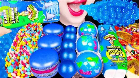 اسمر فود جین خوردن دسرهای آبی رنگ