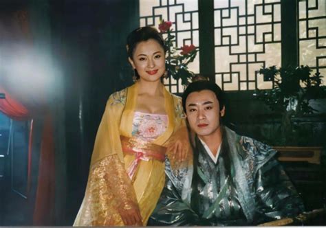 对像选错才是悲剧的起源，不找官宦子弟，不找富家子弟，找个和自己阶层相近的并对自己忠实厚道的男子或许结局就不是这么悲催！比如巜卖油郎独占花魁》中的卖油郎，不是也收获了举案齐眉的幸福了吗？ 科星球