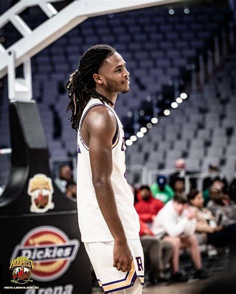 Who Is Cason Wallaces Girlfriend