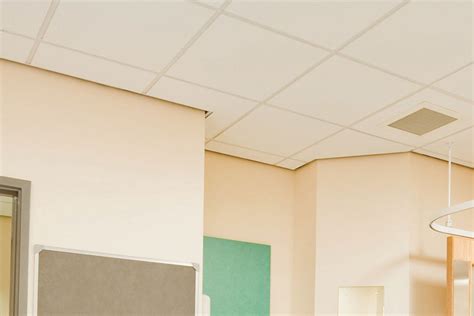 კნაუფის ონლაინ მაღაზია ოფისის შეკიდული ჭერის ნესტგამძლე ლამინირებული ფილა ფოლგით სადა ნაზი