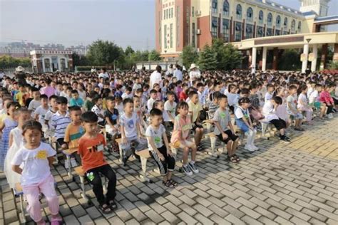 巩义市紫荆实验学校举行新学年开学典礼 全体师生