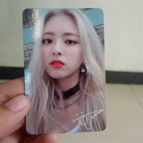 Jual Album Itzy Dan Yuna Pc Shopee Indonesia
